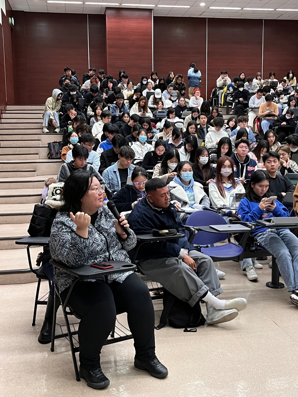 Prof. Shi Guanming from the Department of Agricultural and Applied ...