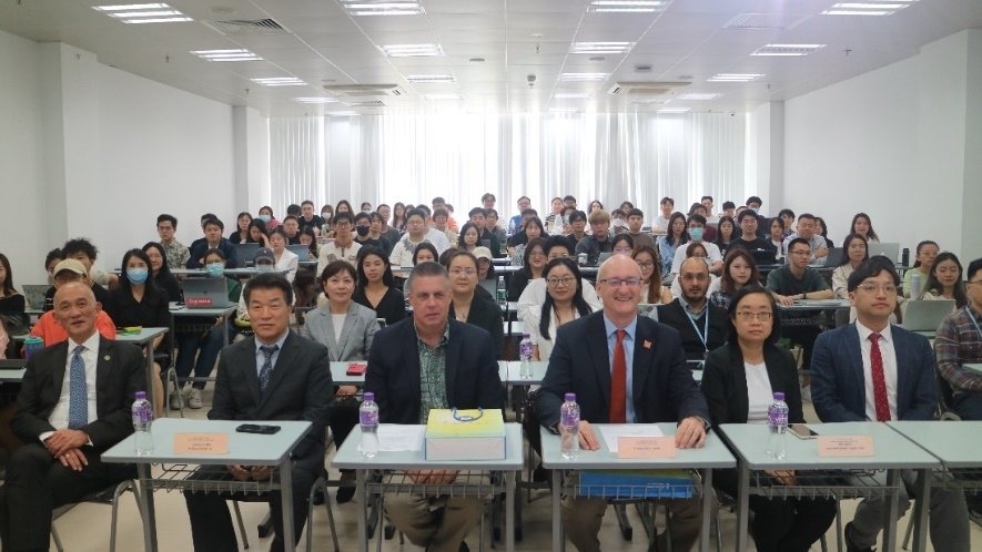 「酒旅名家論壇」系列講座之 Perry Hobson教授主講 「以編輯視角談如何在頂級期刊發表文章」 - 澳門科技大學 - 科大新聞