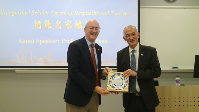 「酒旅名家論壇」系列講座之 Perry Hobson教授主講 「以編輯視角談如何在頂級期刊發表文章」 - 澳門科技大學 - 科大新聞